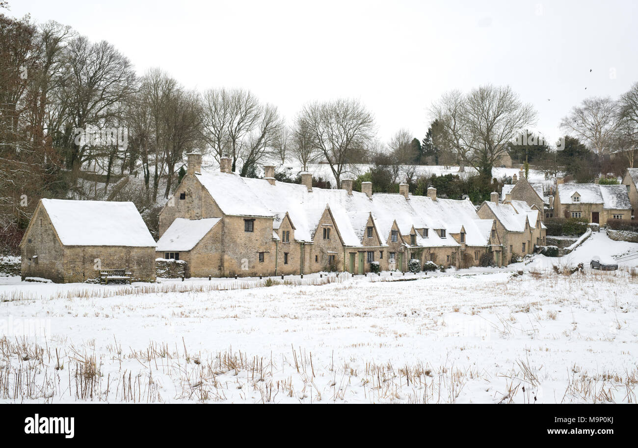 Arlington Row in the winter snow. Bibury, Cotswolds, Gloucestershire ...
