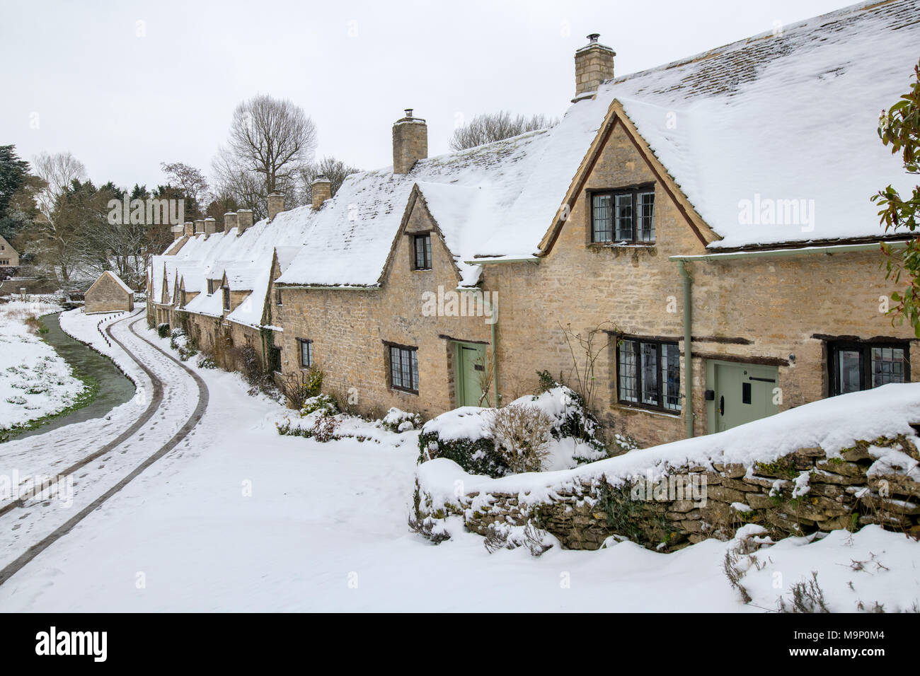 Cotswolds bibury winter snow hi-res stock photography and images - Alamy