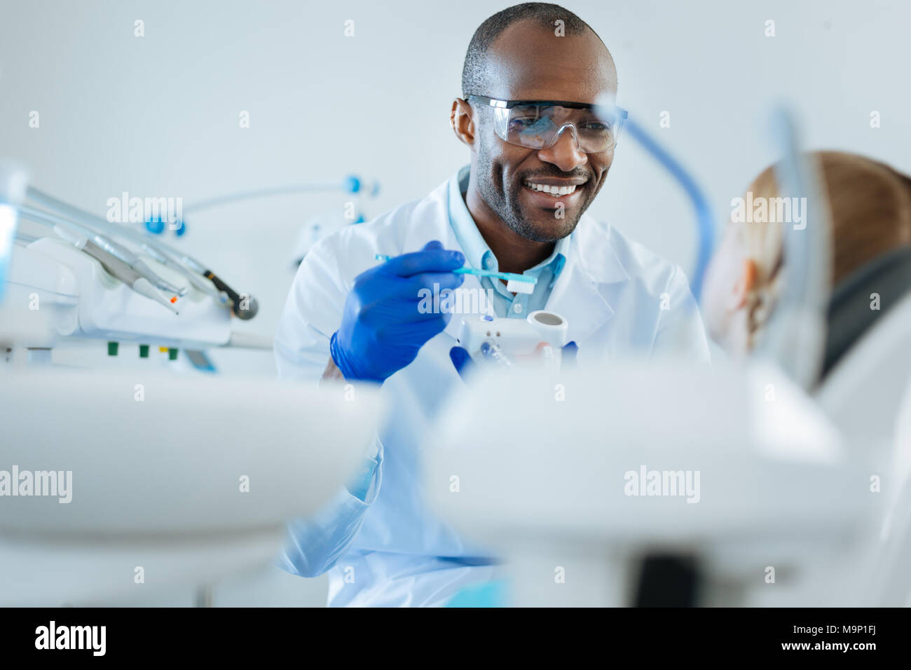 Brushing teeth hospital hi-res stock photography and images - Alamy