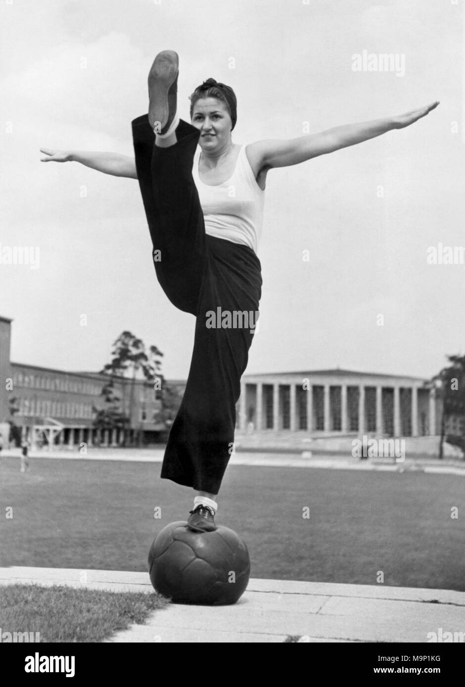 Balancing on ball circus hi-res stock photography and images - Alamy