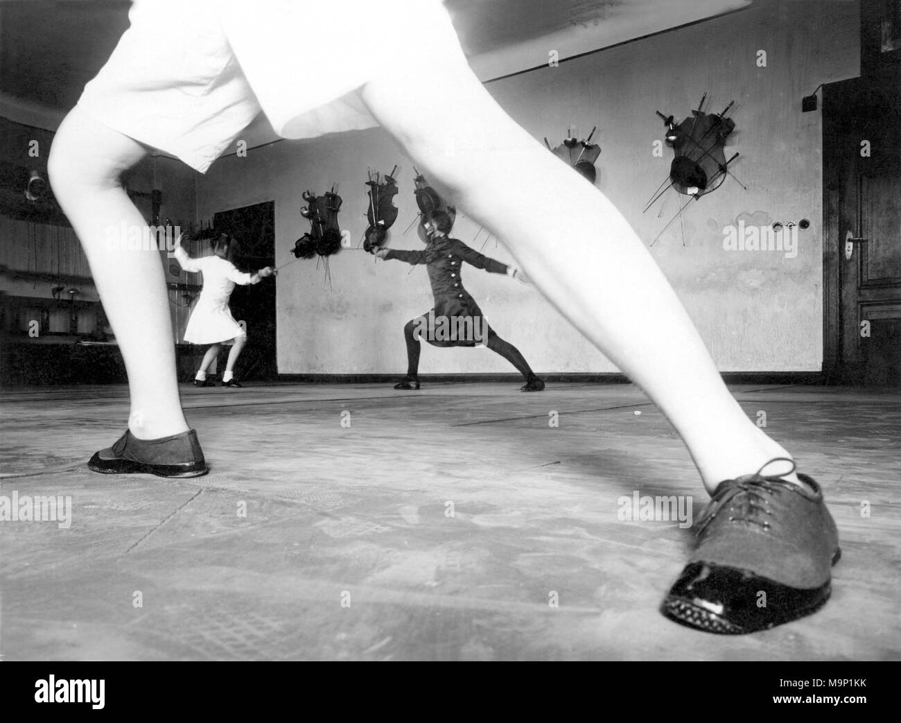 Fencing historic fencing Black and White Stock Photos & Images - Alamy