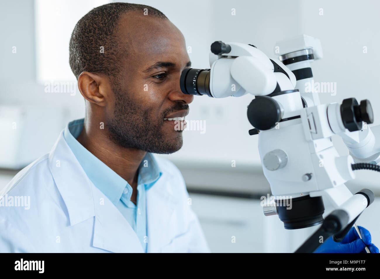Man with microscope hi-res stock photography and images - Alamy
