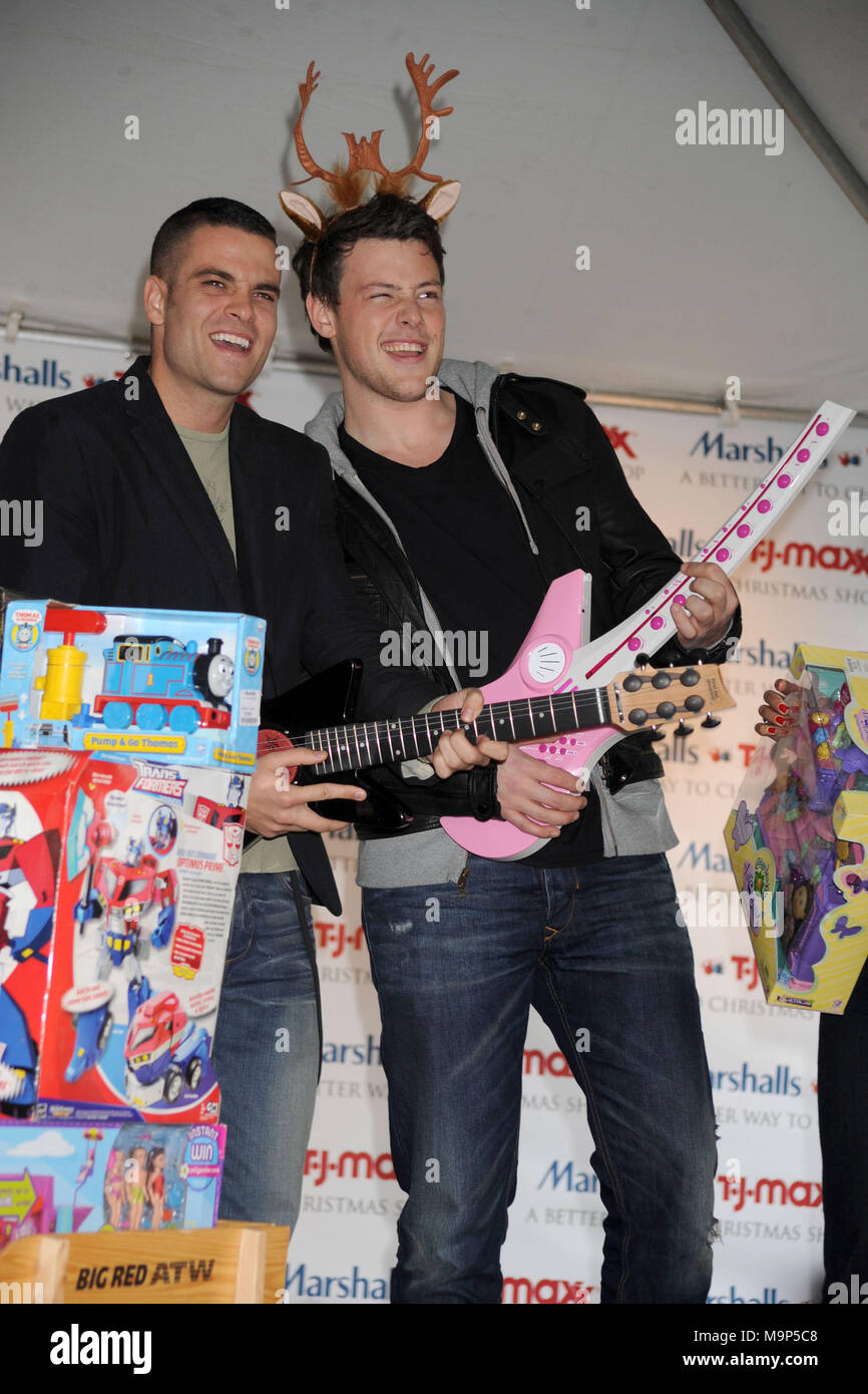 NEW YORK - DECEMBER 03: Actor Cory Monteith, Mark Salling and Amber ...