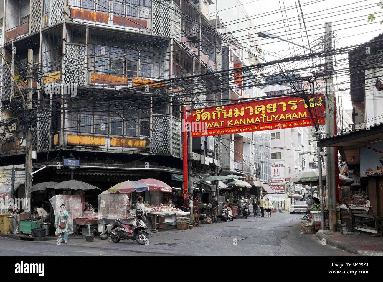 Typical street in Chinatown, Samphanthawong, Bangkok, Thailand Stock Photo - Alamy