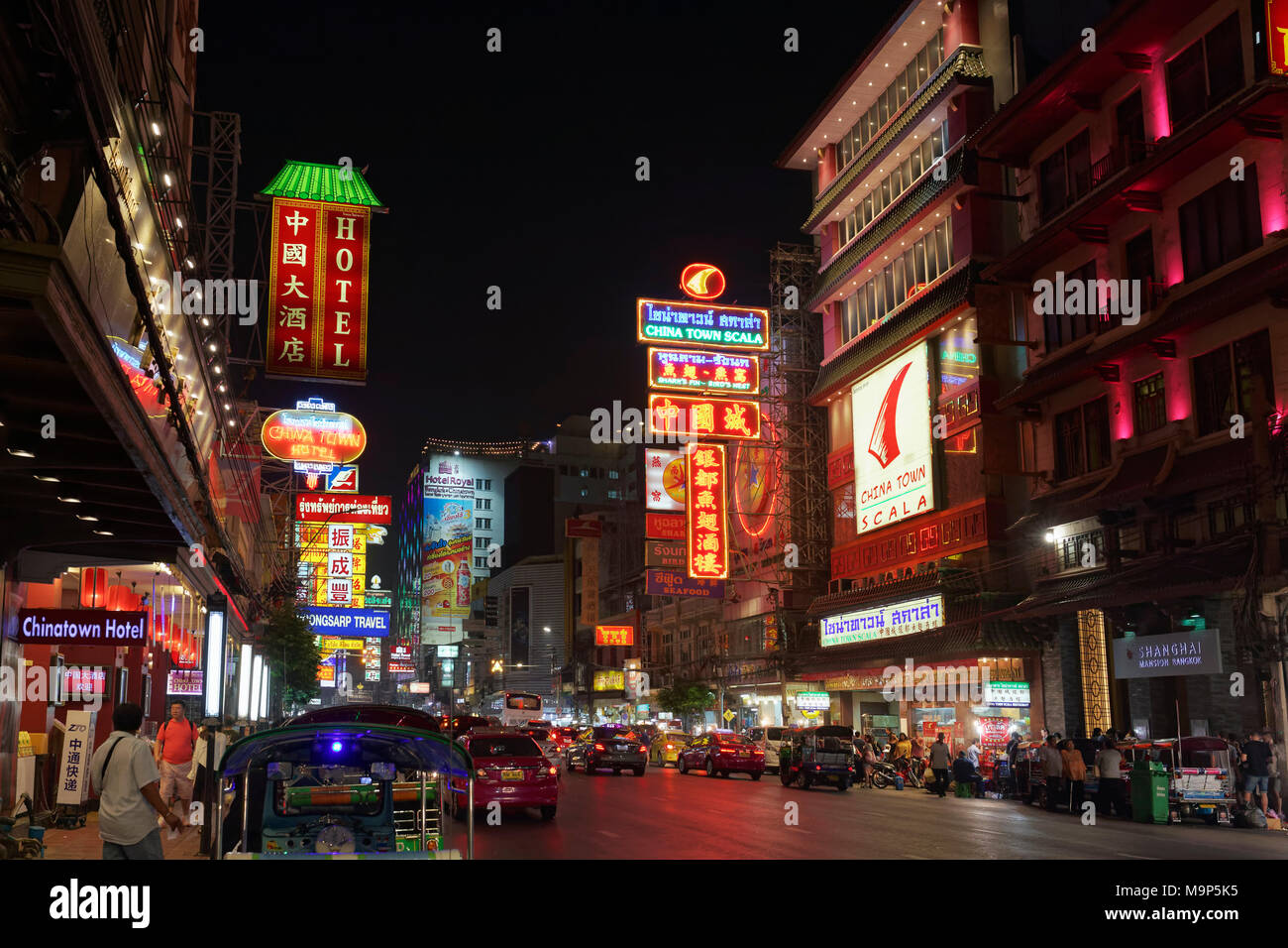 Bangkok thailand city street signs hi-res stock photography and images ...