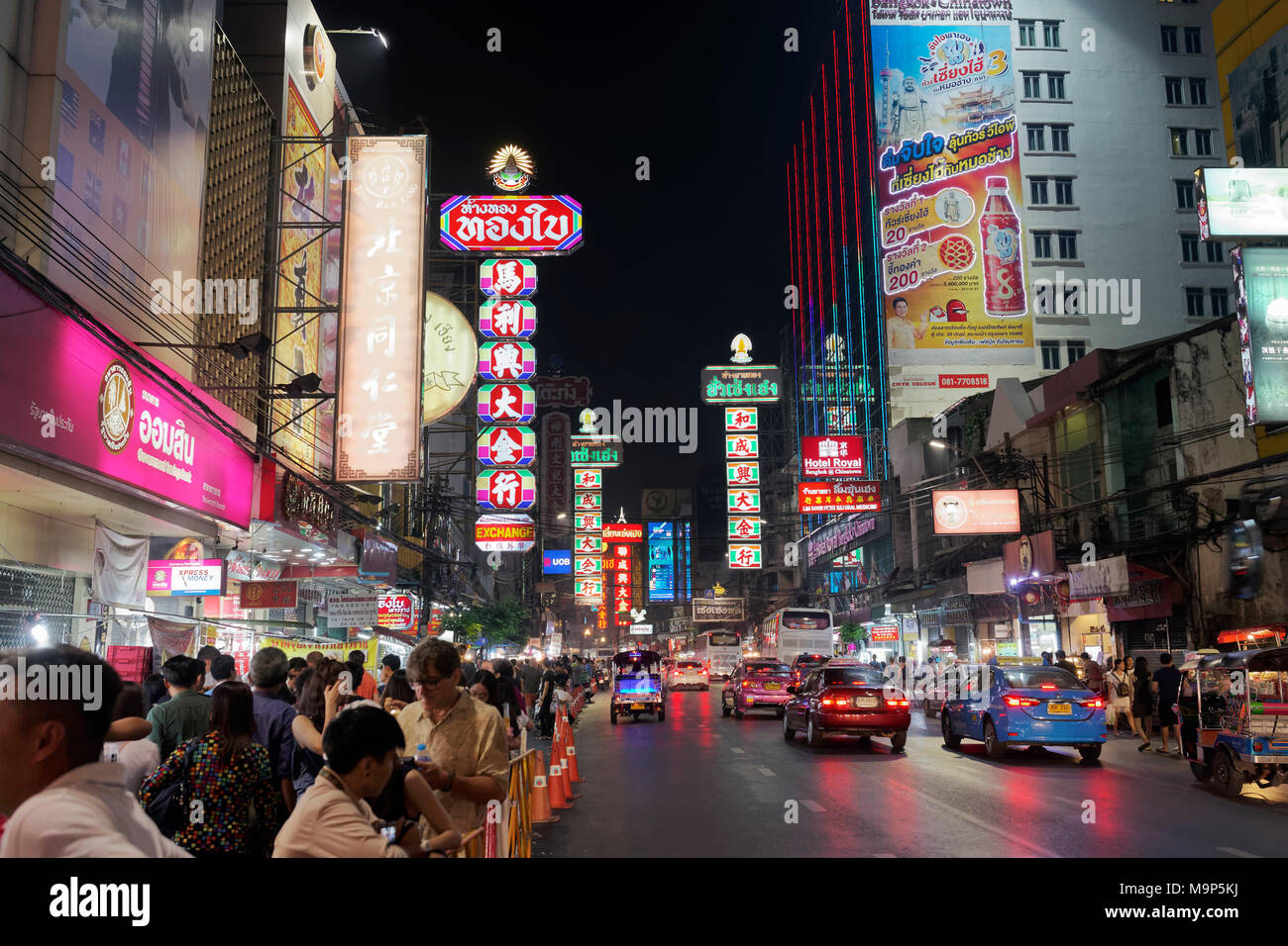 Bangkok thailand city street signs hi-res stock photography and images ...