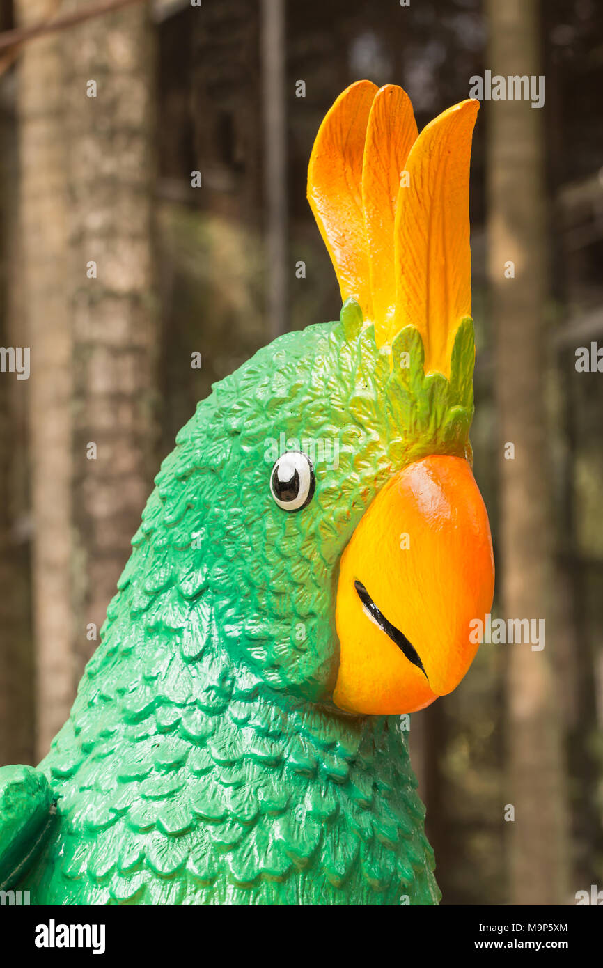 Big parrot statue hi-res stock photography and images - Alamy