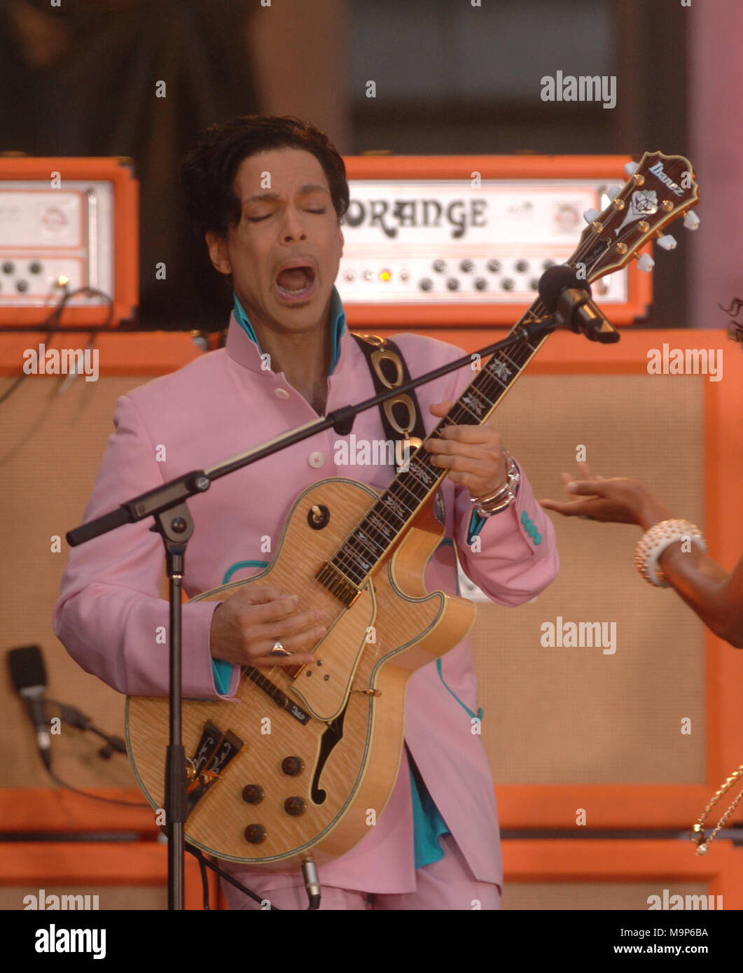 NEW YORK - JUNE 16: Musician Prince performs onstage with Tamar aka ...