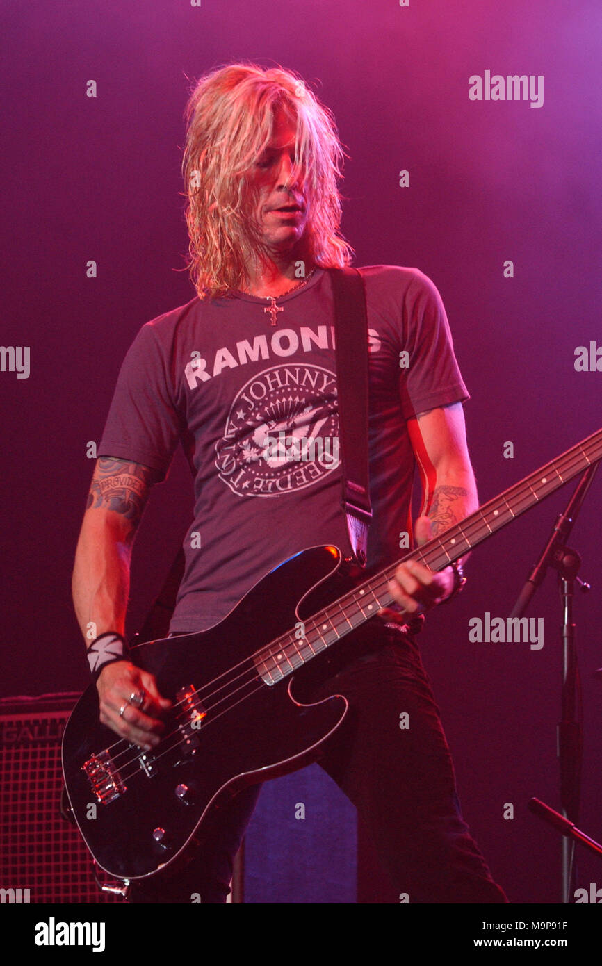 HOLLYWOOD FL, JANUARY 02: Velvet Revolver performing live at the Hard ...