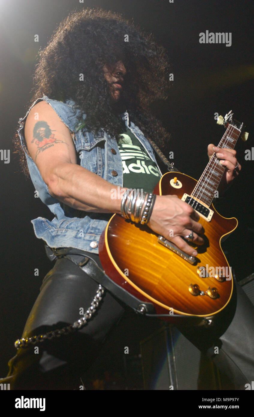 Velvet revolver in concert hi-res stock photography and images - Alamy