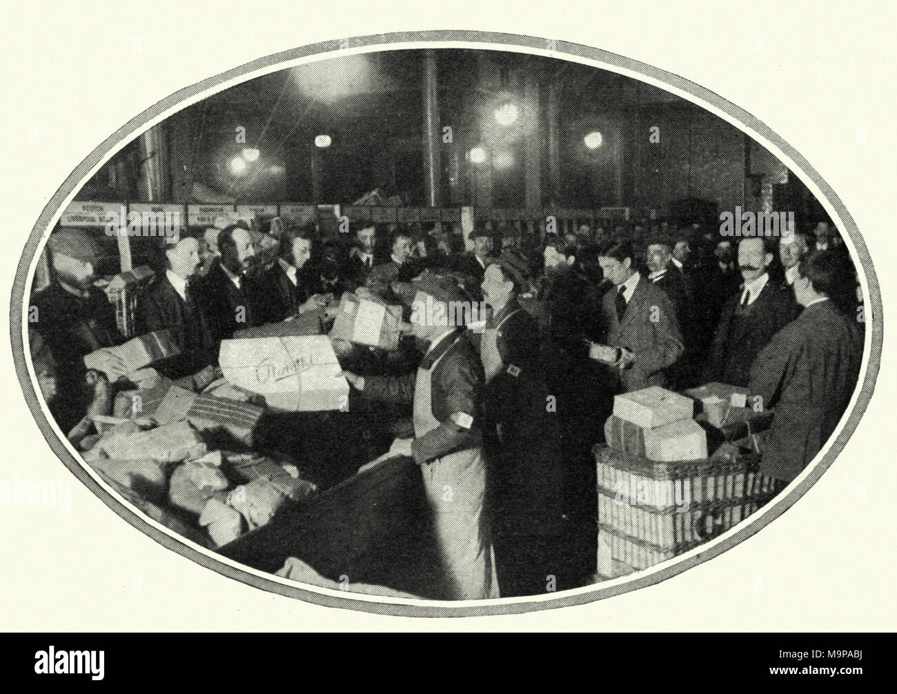 Parcel sorting hi-res stock photography and images - Alamy