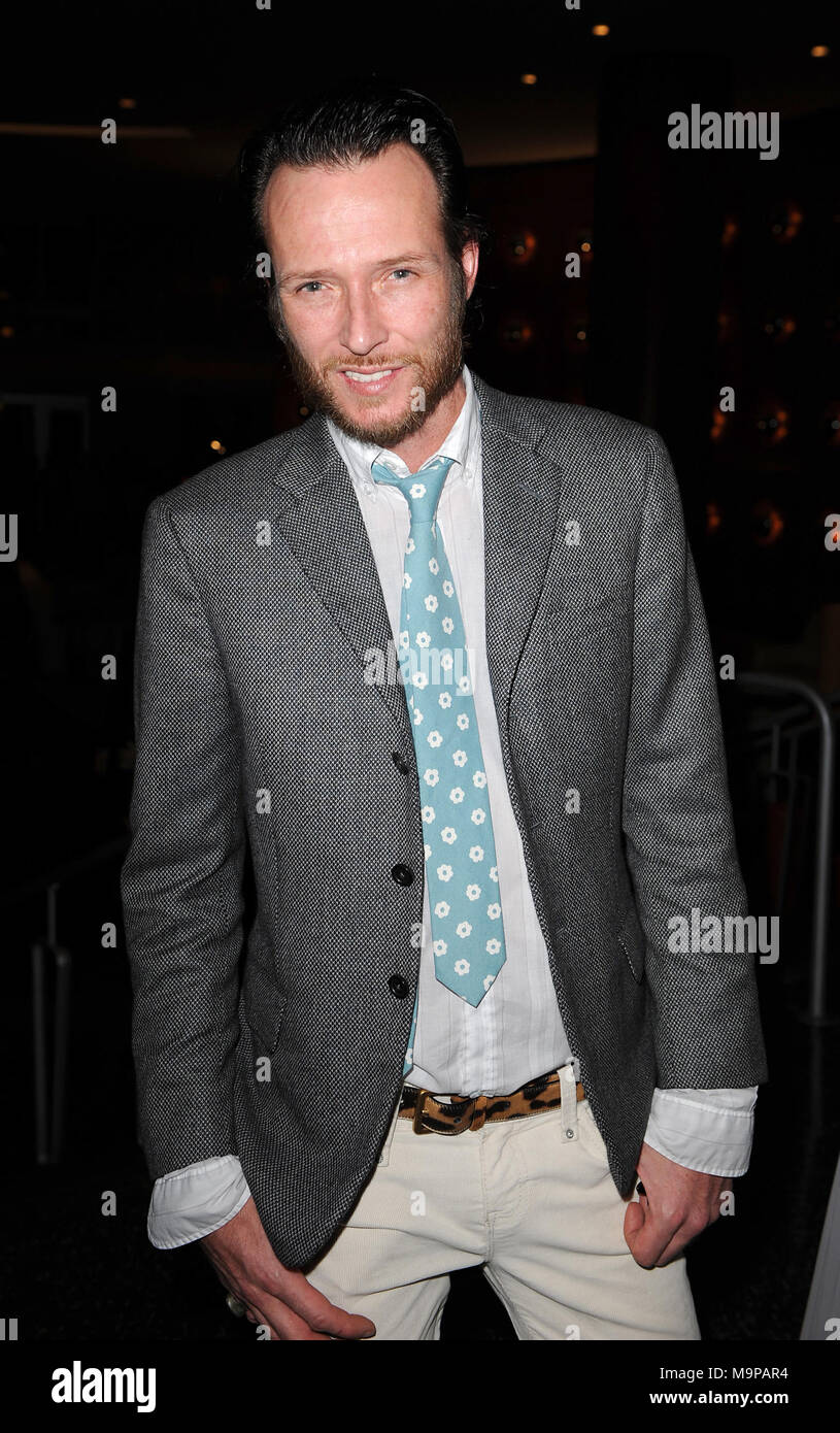 MIAMI BEACH, FL - JANUARY 19: Velvet Revolver and Stone Temple Pilots ...