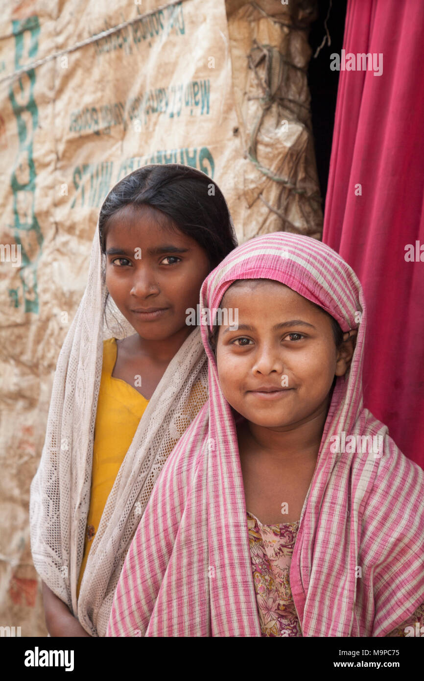 Slum girls hi-res stock photography and images - Alamy