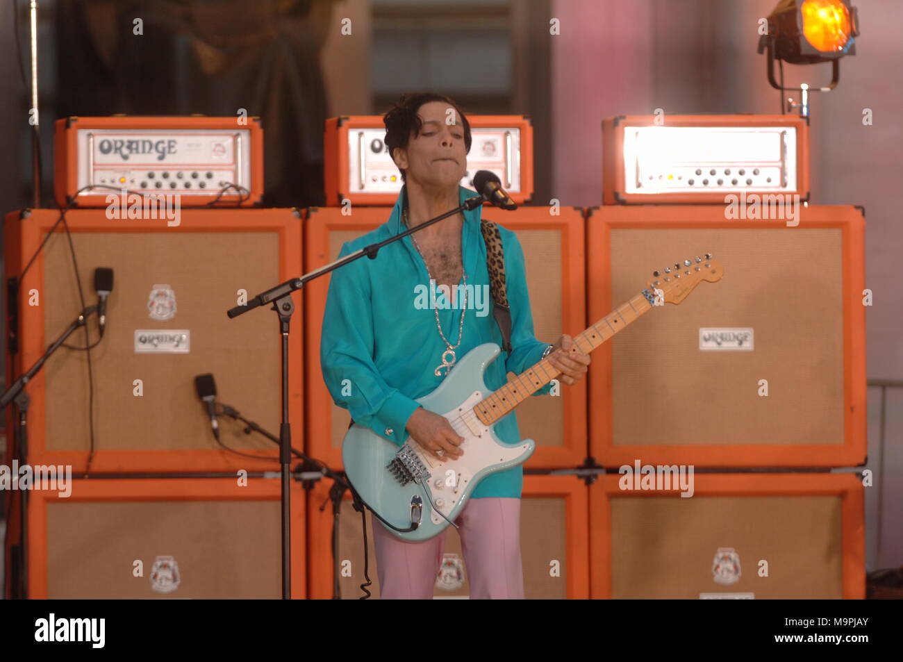 NEW YORK - JUNE 16: Musician Prince performs onstage with Tamar aka ...