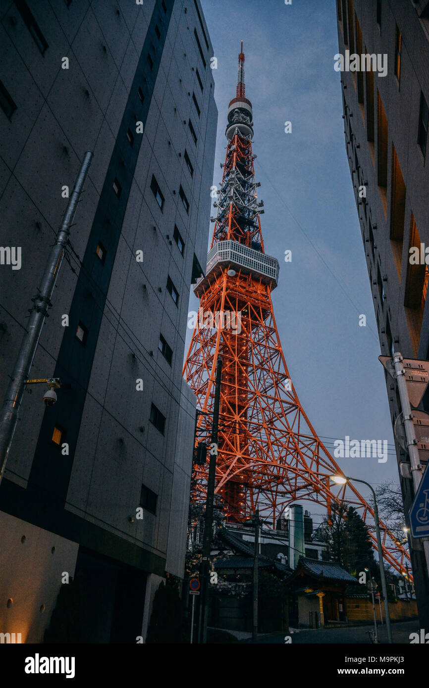 Tokyo, Tokyo, China. 28th Mar, 2018. Tokyo, Japan-The Tokyo Tower is next to the Zojo-ji Temple ...