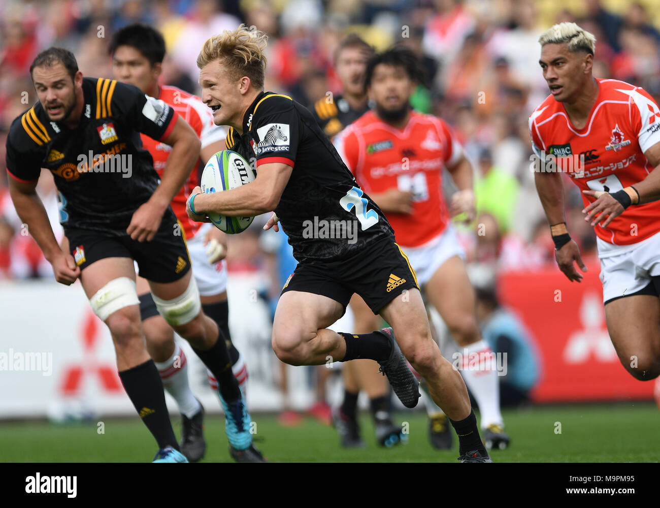Damian mckenzie chiefs hi-res stock photography and images - Alamy