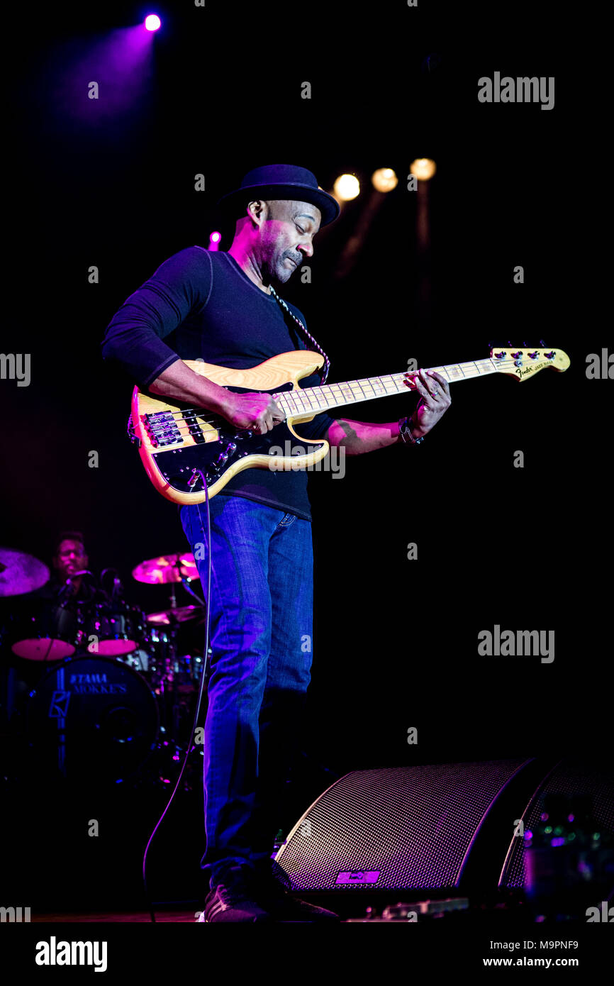 Marcus miller bassist hi-res stock photography and images - Alamy