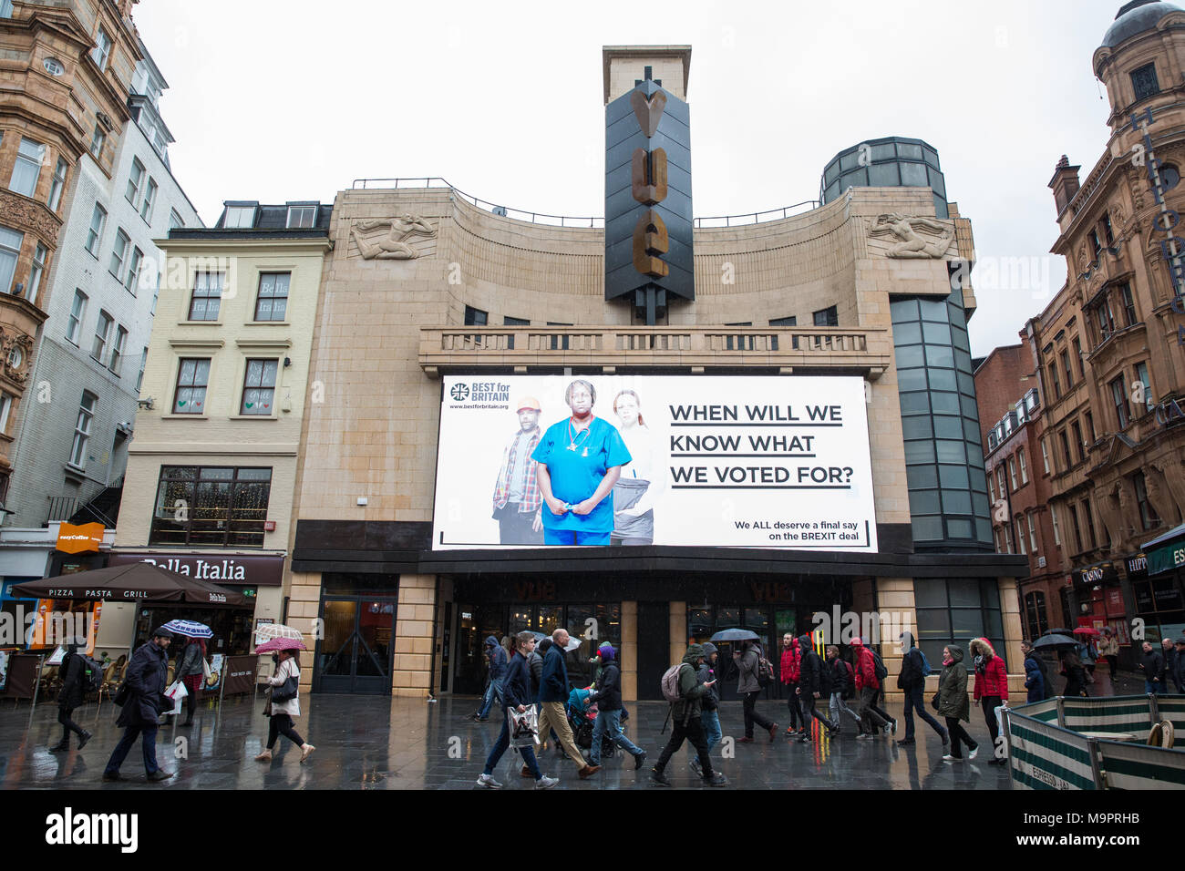 Billboard with nationwide advertisement hi-res stock photography and ...