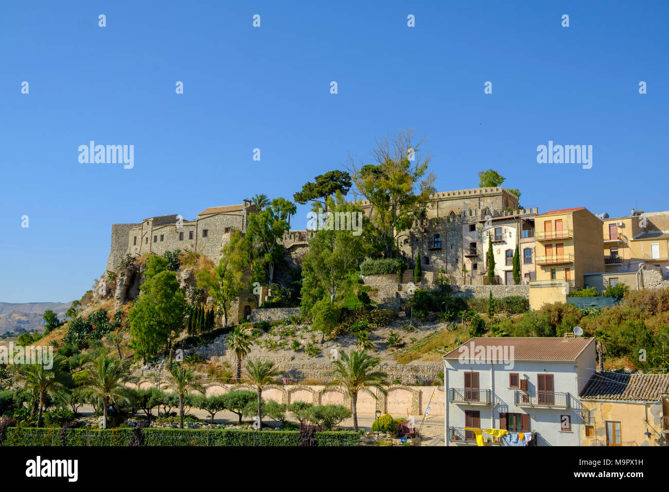 Castello chiaramonte hi-res stock photography and images - Alamy
