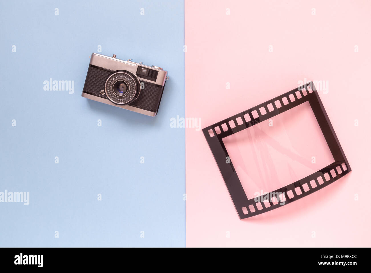 Retro film camera and photo frame isolated on colorful pastel ...