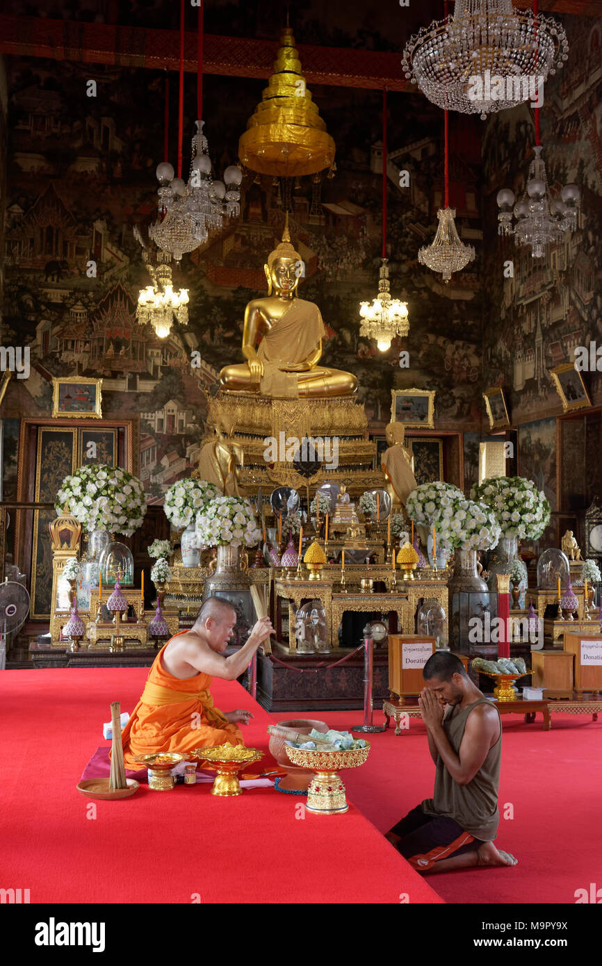 Buddhist monk buddhist ceremony hi-res stock photography and images - Alamy