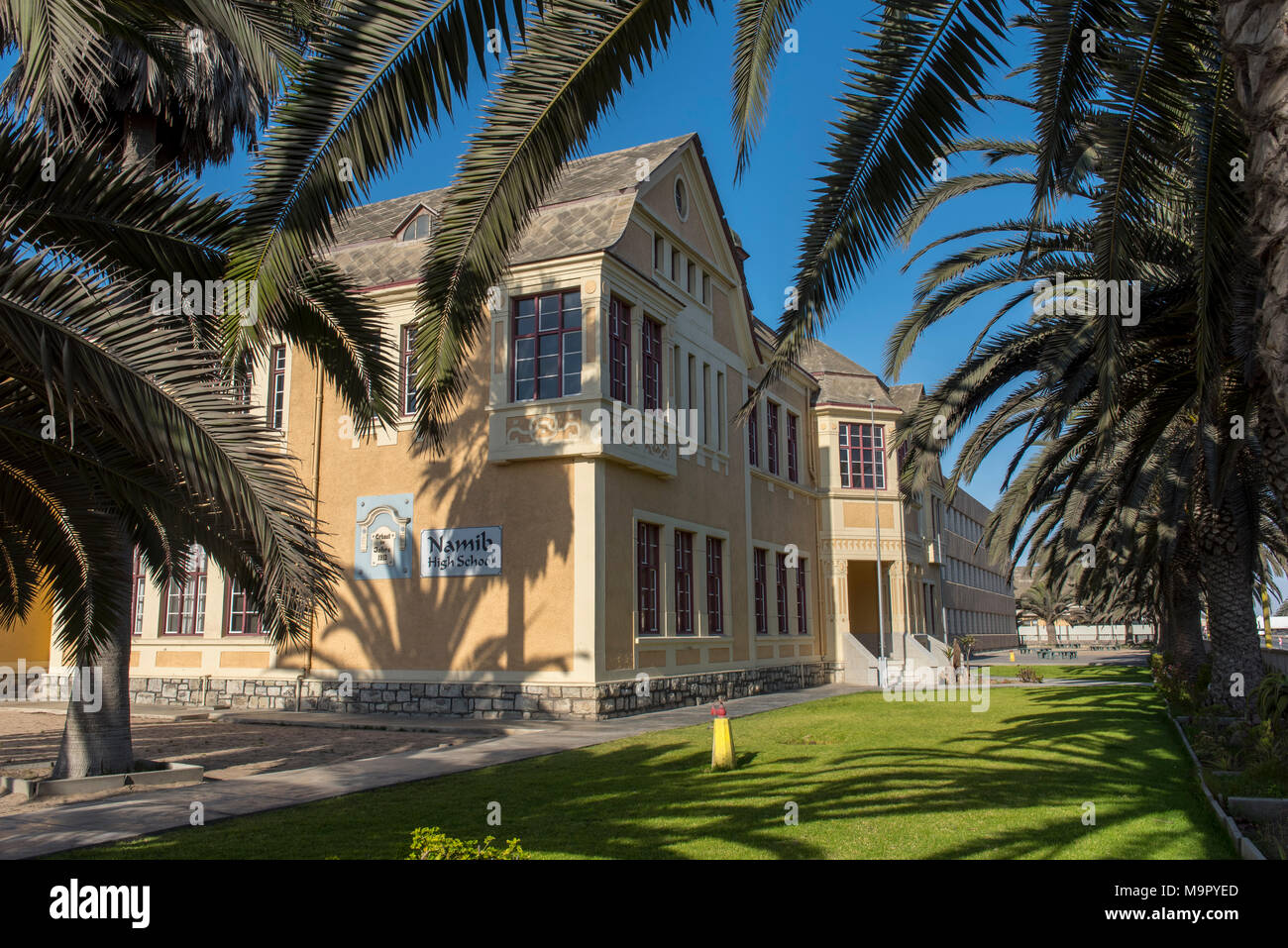 Colonial style school hi-res stock photography and images - Alamy