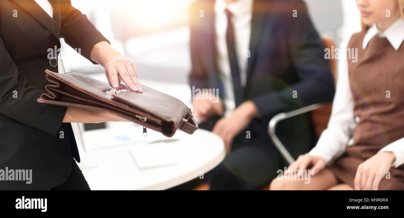 Opening a briefcase hi-res stock photography and images - Alamy