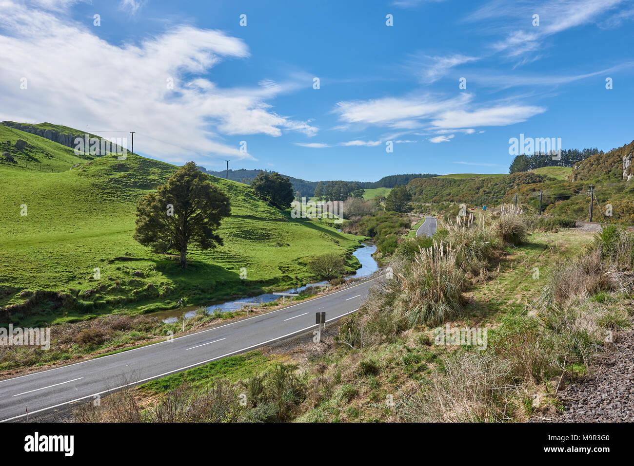 Lush green countryside hi-res stock photography and images - Alamy