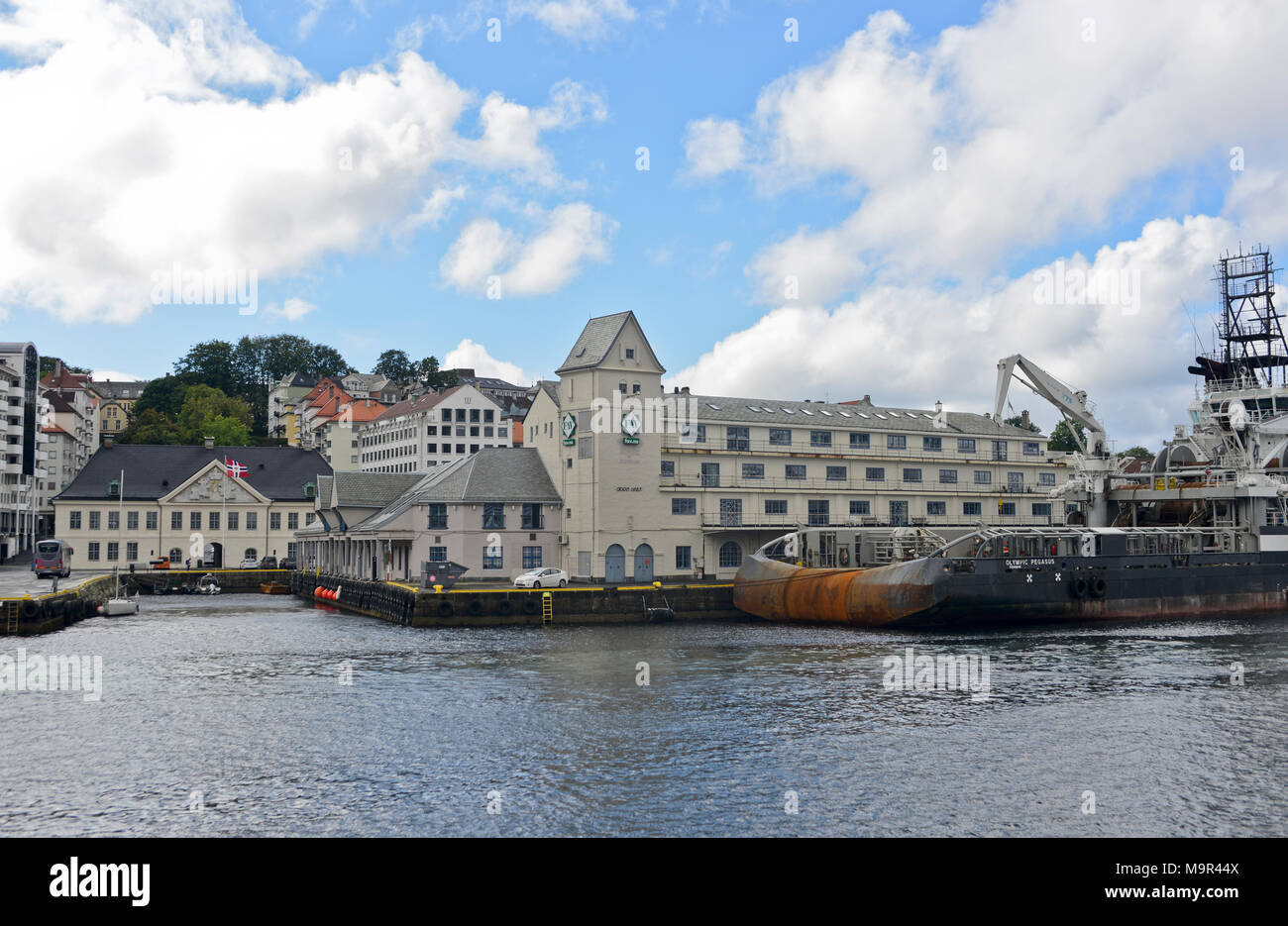 Bergen harbor hi-res stock photography and images - Alamy
