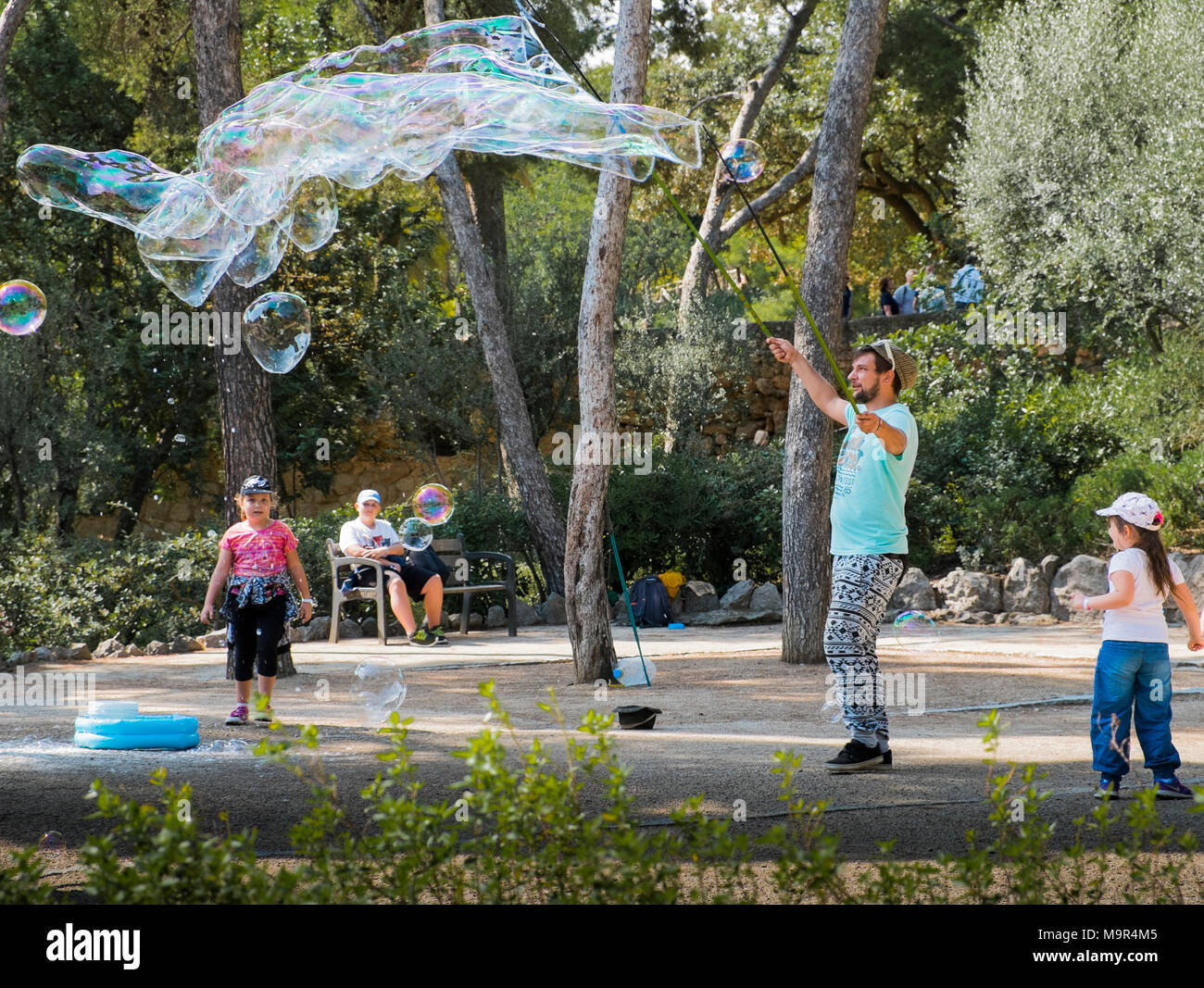 Entertainer in park hi-res stock photography and images - Alamy