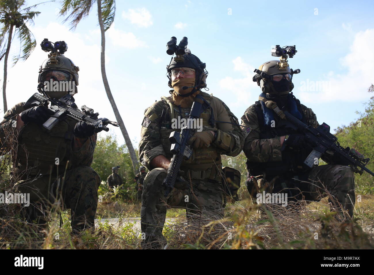 U.S. Marines with Force Reconnaissance Company, 3rd Reconnaissance ...