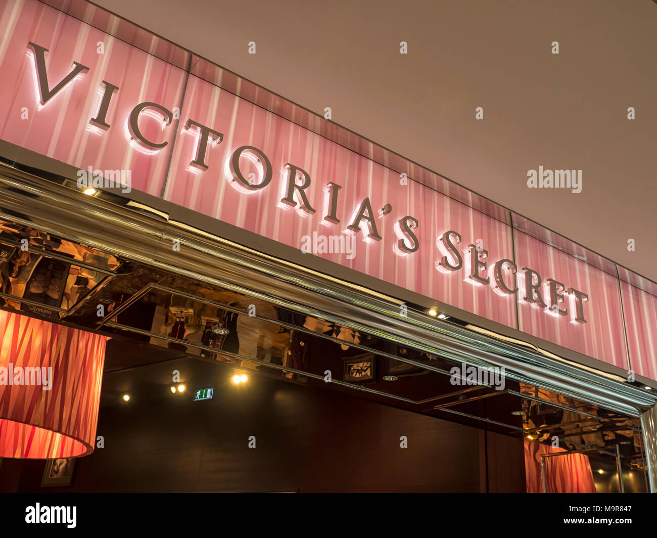 Victorias Secret Shop Stock Photos & Victorias Secret Shop Stock Images ...