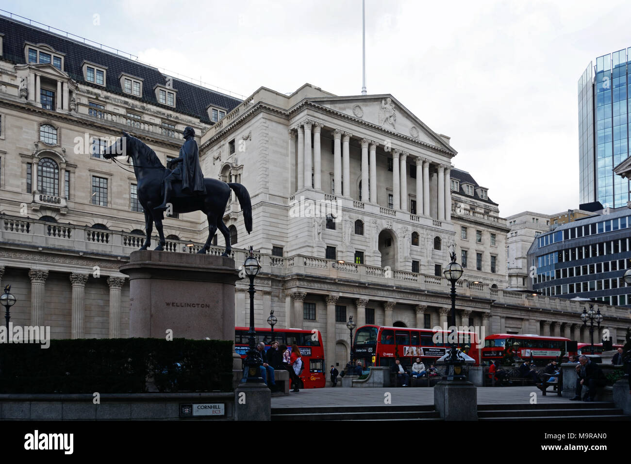 Old lady of threadneedle street statue hi-res stock photography and ...