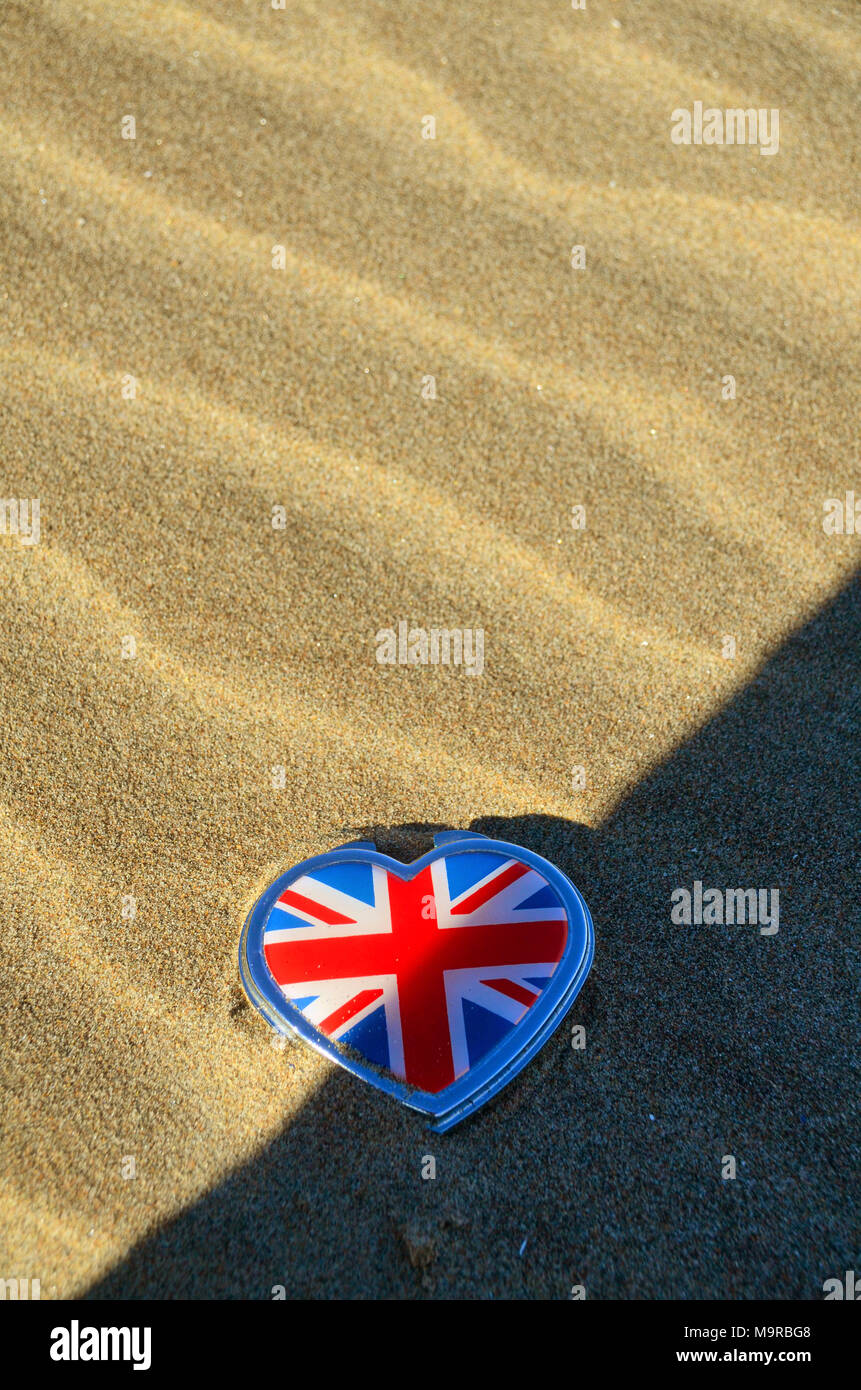 Heart shaped union jack hi-res stock photography and images - Alamy
