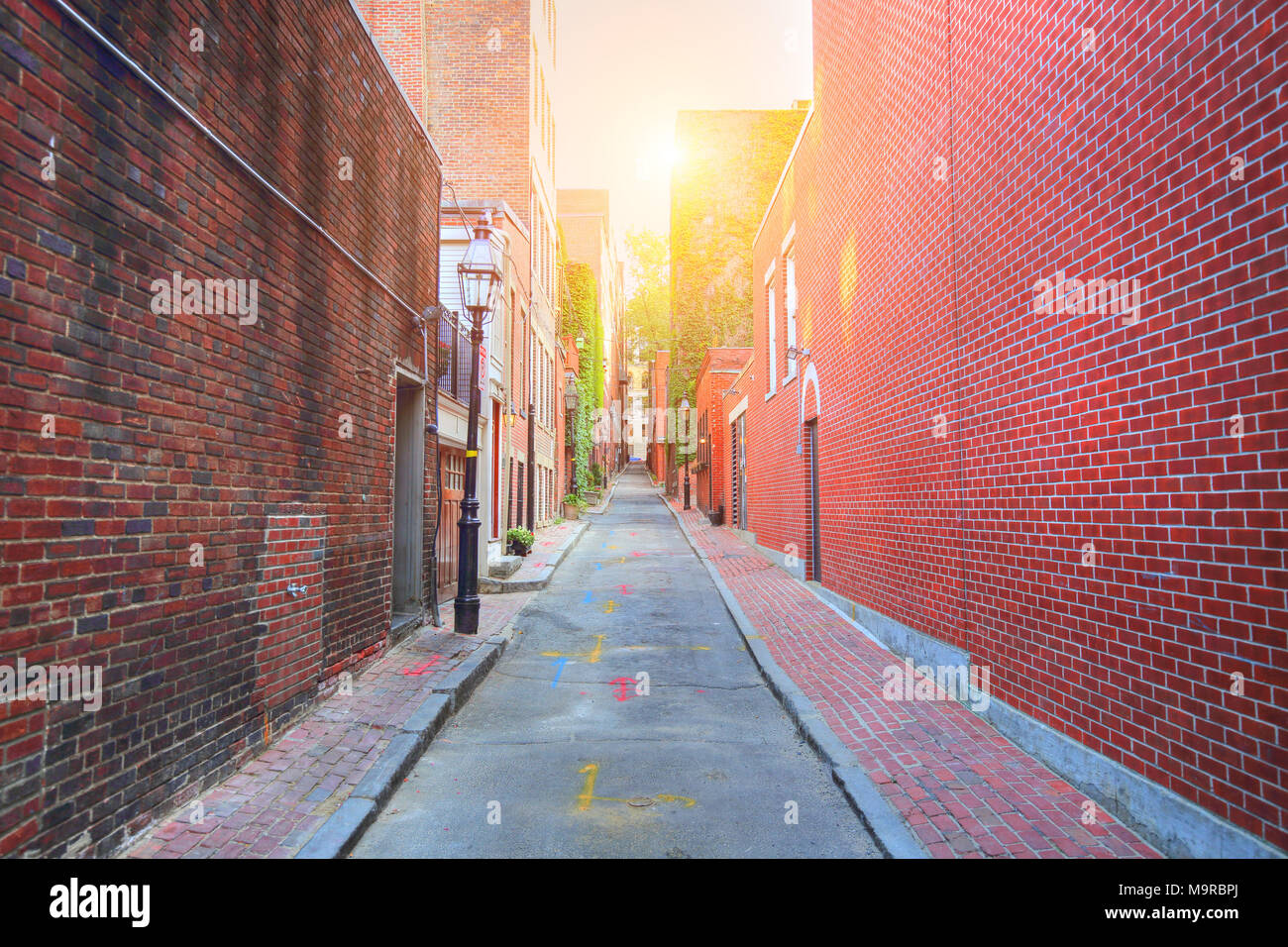 Narrow house boston hi-res stock photography and images - Alamy