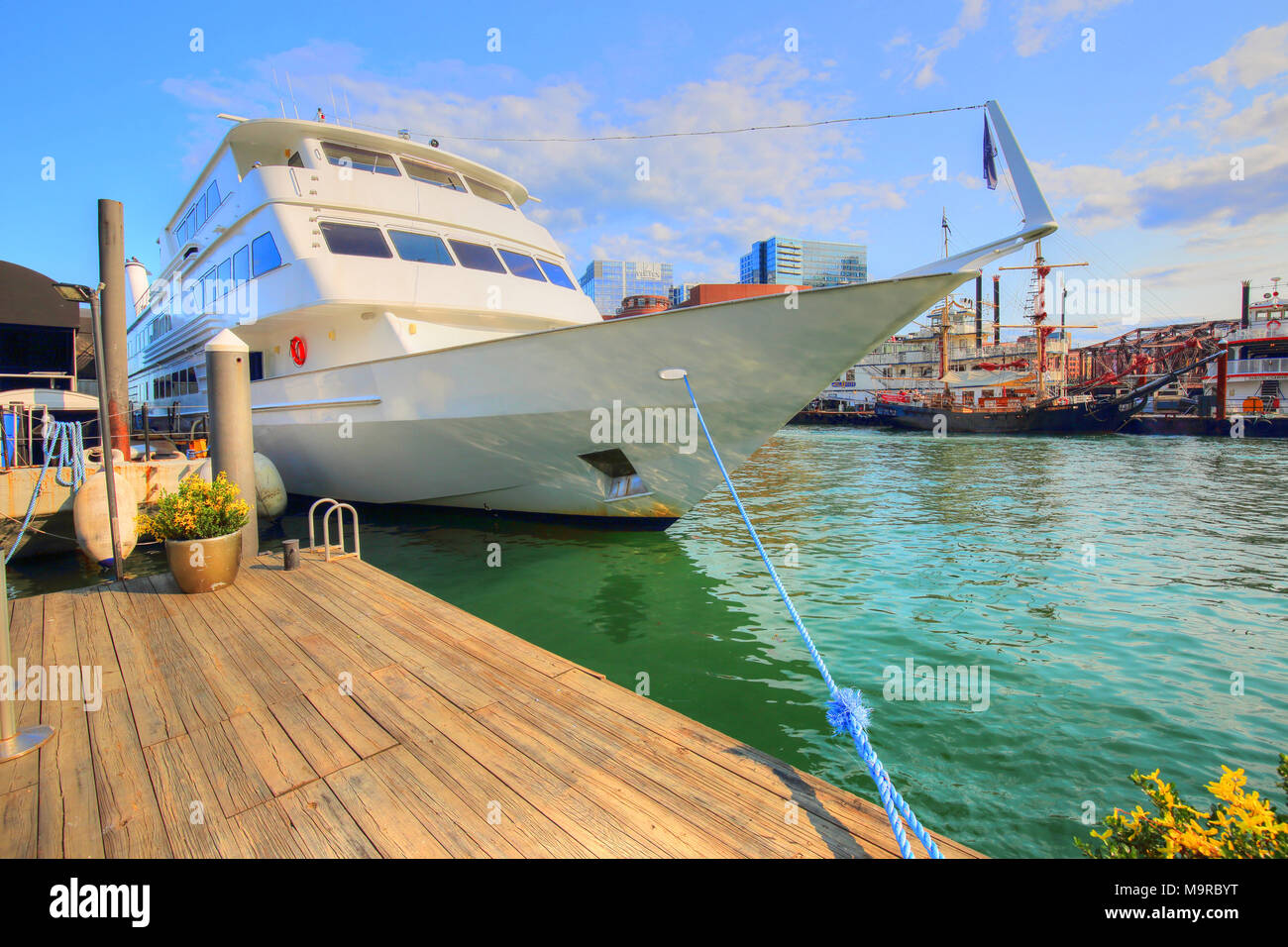 Boston fish pier hi-res stock photography and images - Alamy