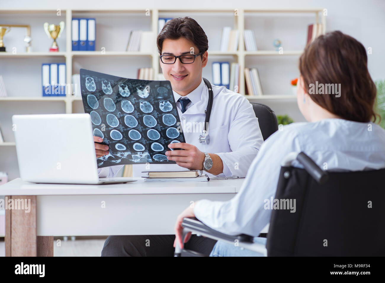 Doctor explaining to patient results of x-ray imaging Stock Photo - Alamy