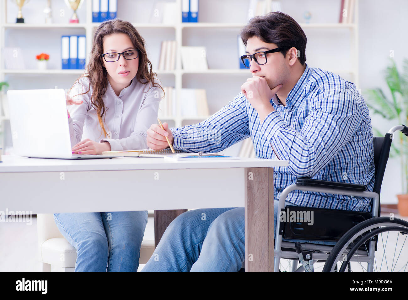 Inclusion classroom teenager hi-res stock photography and images - Alamy