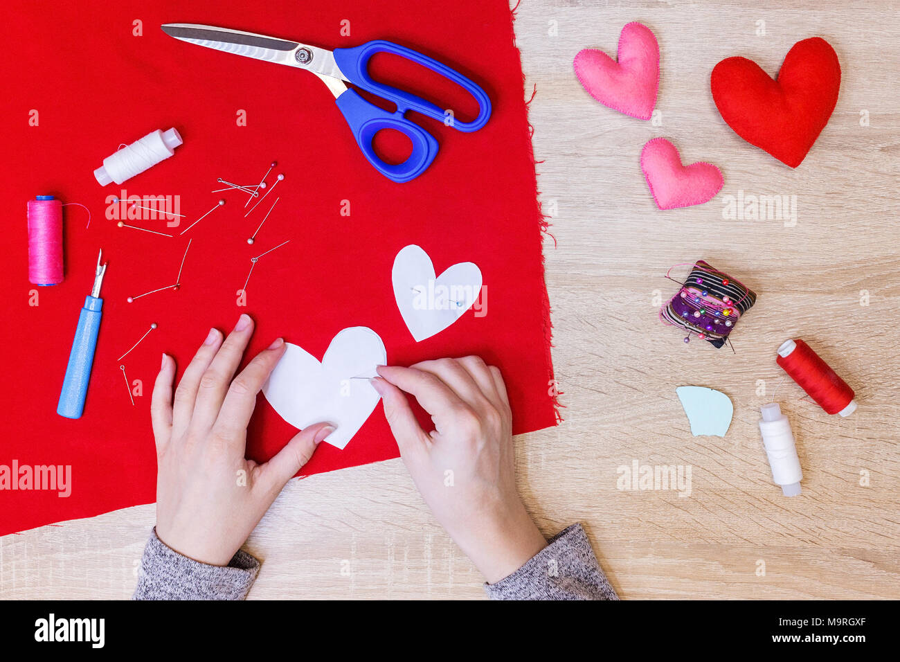 Pinning process hi-res stock photography and images - Alamy