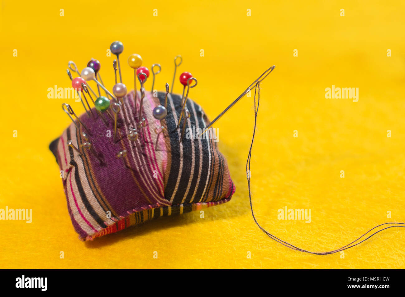 Small needle hi-res stock photography and images - Alamy