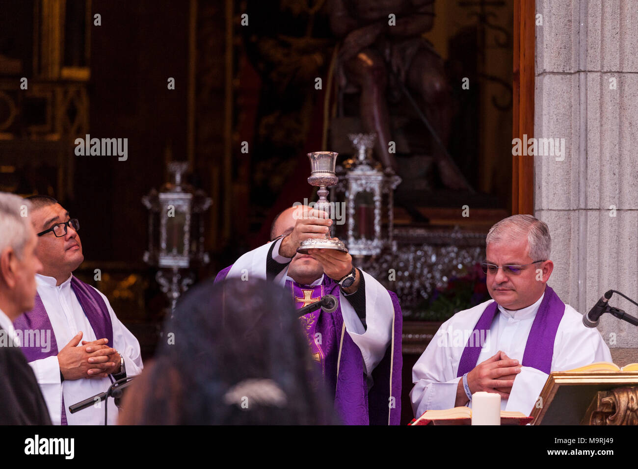 Catholic priest chalice hi-res stock photography and images - Alamy
