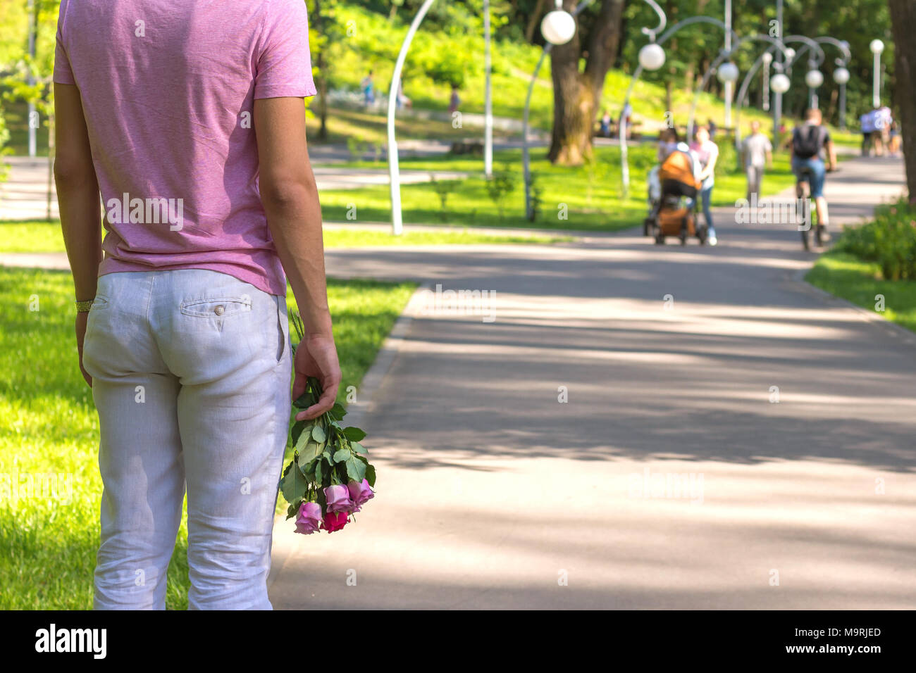 Young men waiting hi-res stock photography and images - Alamy