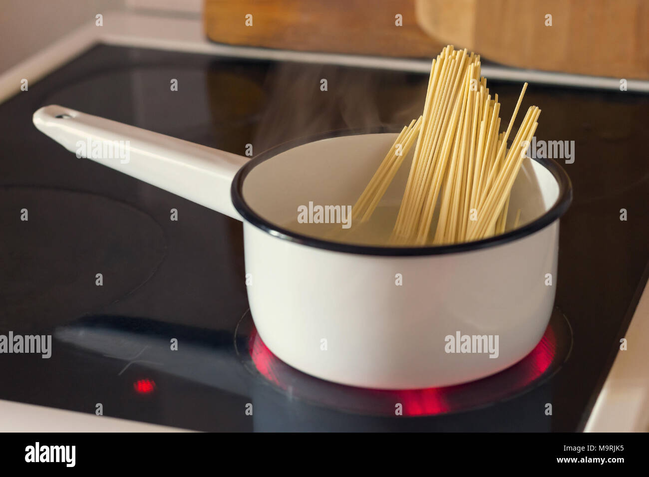 spaghetti boiling in pan on electric stove Stock Photo - Alamy
