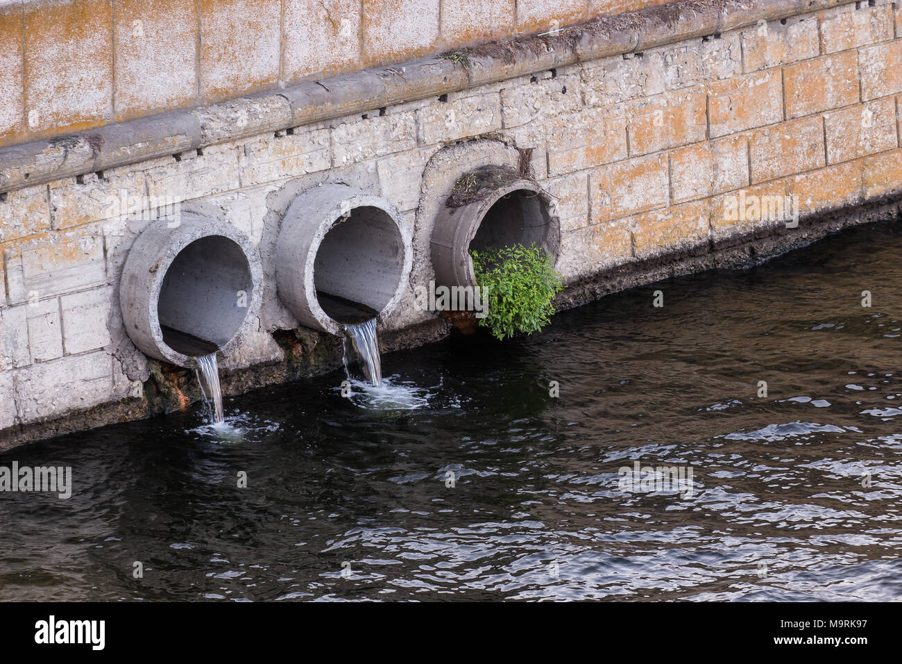 Waste water pipes into river hi-res stock photography and images - Alamy
