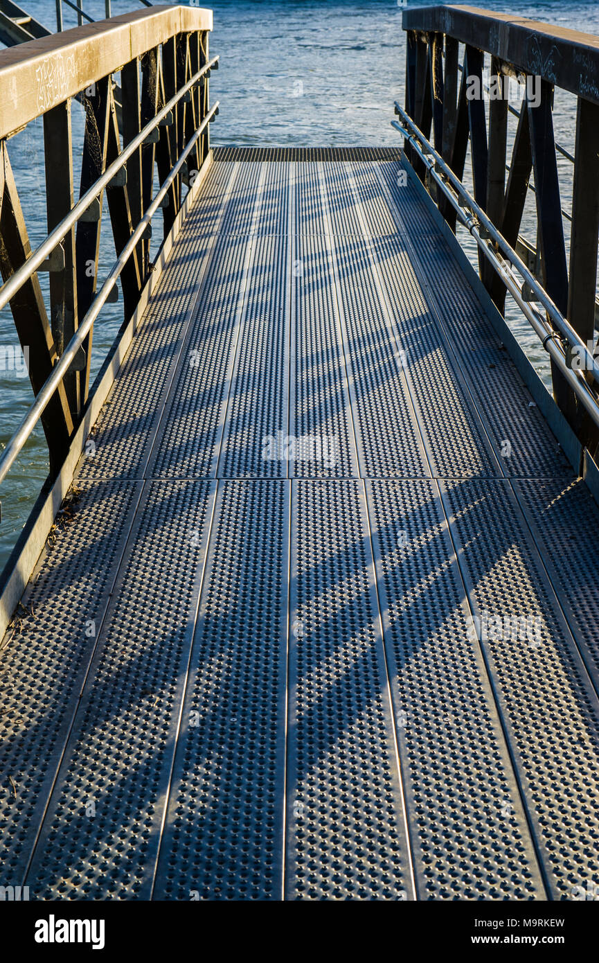 Mooring Vessels High Resolution Stock Photography and Images - Alamy