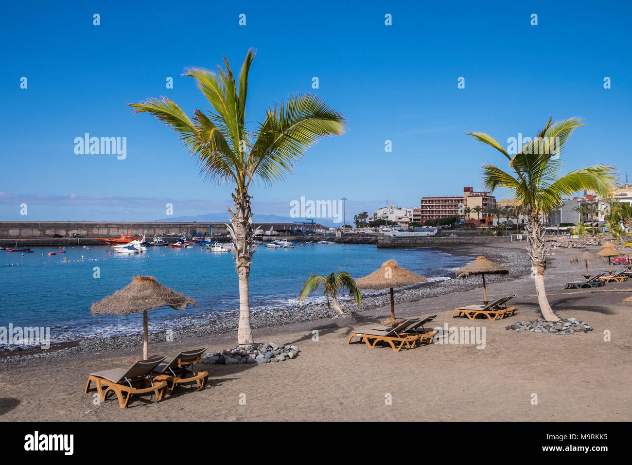 Palm trees on spanish beach hi-res stock photography and images - Alamy