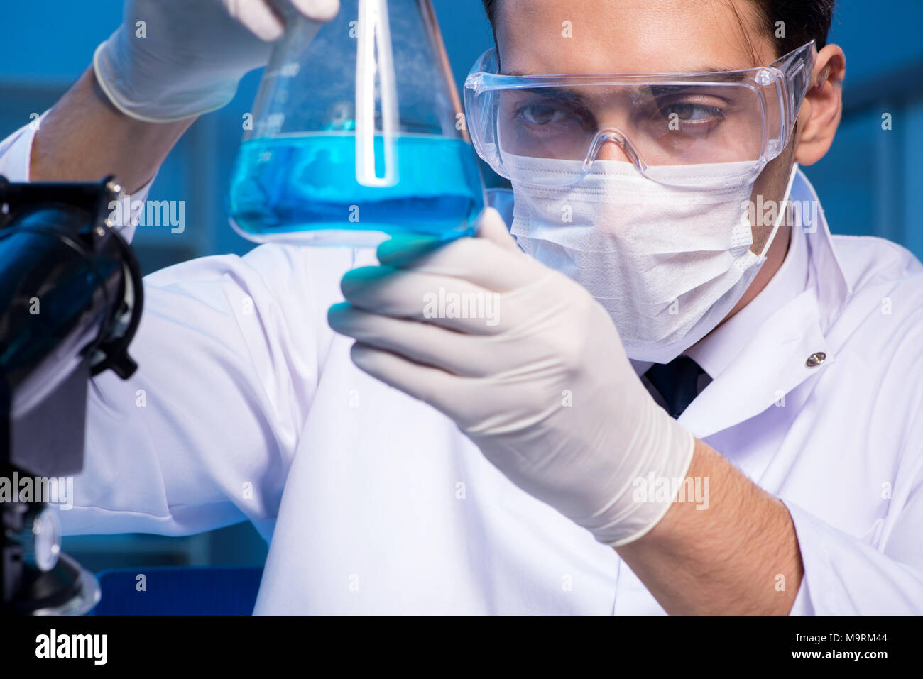 Chemistry assistant working in the chemical lab Stock Photo - Alamy