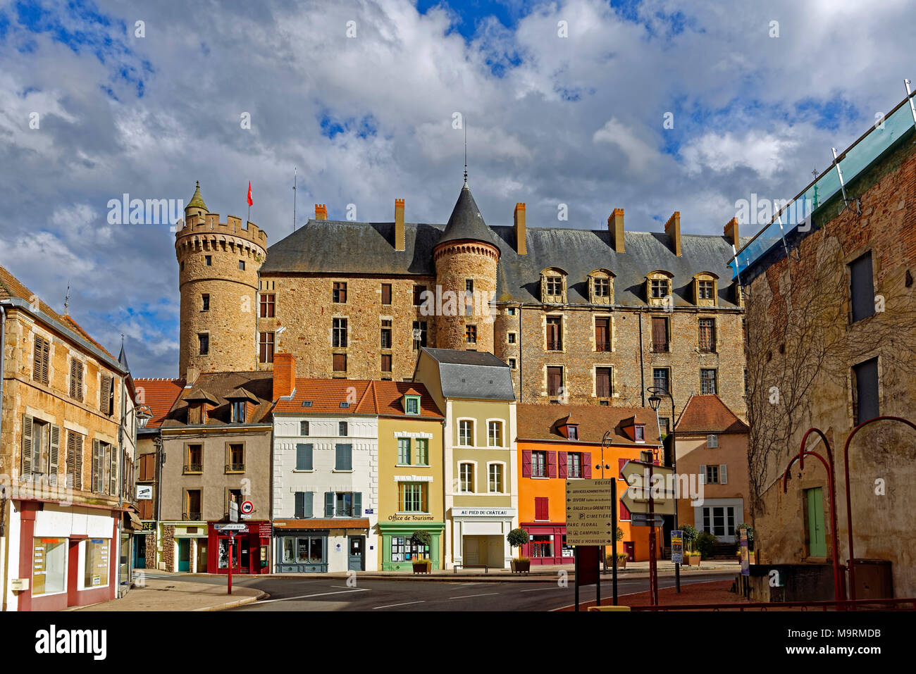 Europe, France, Auvergne, Lapalisse, Rue Président Roosevelt, Château ...