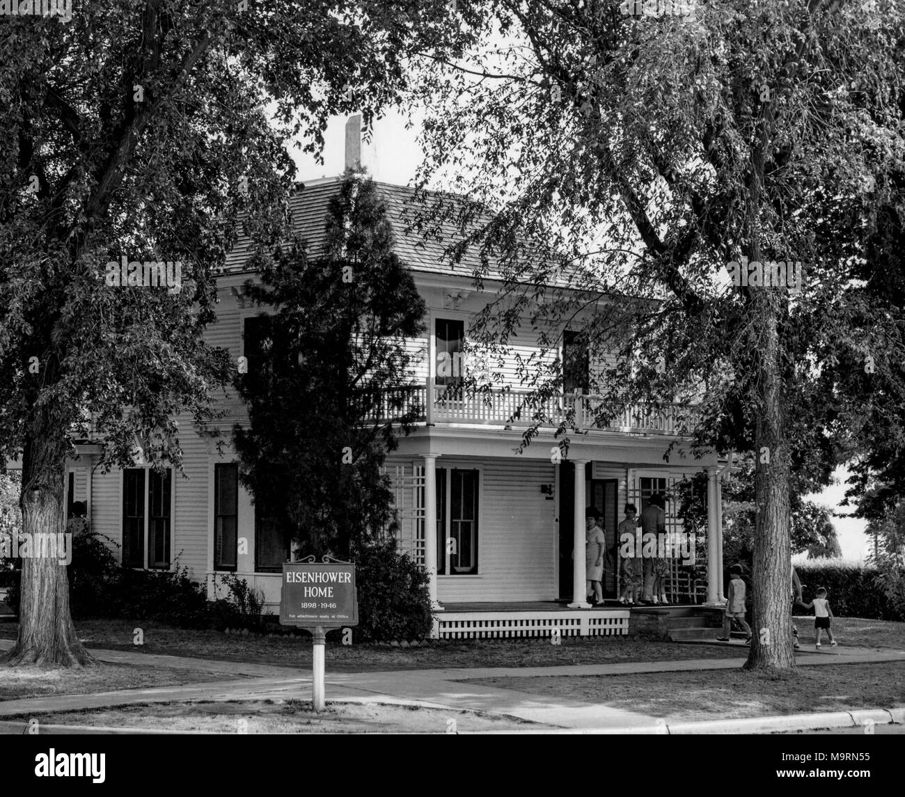 70s house Black and White Stock Photos & Images - Alamy