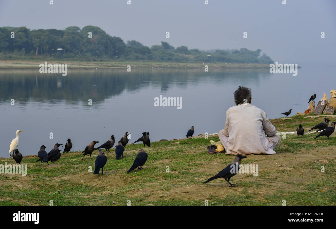 Feeding the poor in india hi-res stock photography and images - Alamy